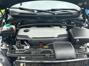 Black Volvo XC90 2011 in Utena, with an engine capacity of 2.40 L and mileage of 287 thousand km for 9250 €, photo 26 on AUTOMOTO.COM.LV