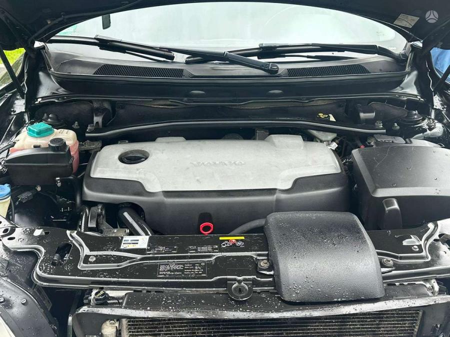 Black Volvo XC90 2011 in Utena, with an engine capacity of 2.40 L and mileage of 287 thousand km for 9250 €, photo 26 on AUTOMOTO.COM.LV