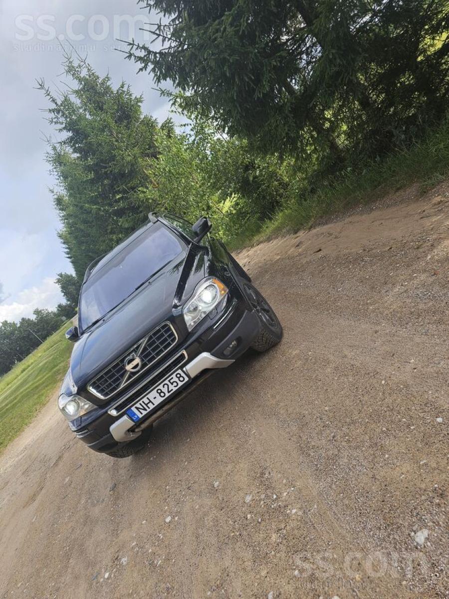 Black Volvo XC90 2011 in Riga, with an engine capacity of 2.40 L and mileage of 262 thousand km for 9600 €, photo 1 on AUTOMOTO.COM.LV