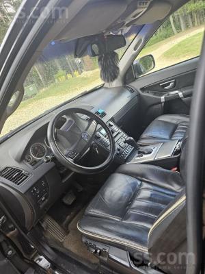 Black Volvo XC90 2011 in Riga, with an engine capacity of 2.40 L and mileage of 262 thousand km for 9600 €, photo 4 on AUTOMOTO.COM.LV