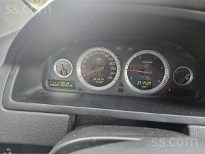 Black Volvo XC90 2011 in Riga, with an engine capacity of 2.40 L and mileage of 262 thousand km for 9600 €, photo 6 on AUTOMOTO.COM.LV