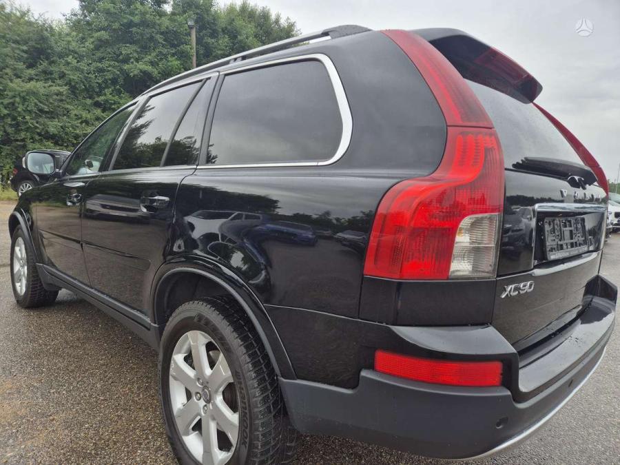 Black Volvo XC90 2011 in Utena, with an engine capacity of 2.40 L and mileage of 286 thousand km for 9550 €, photo 1 on AUTOMOTO.COM.LV