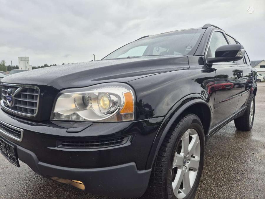Black Volvo XC90 2011 in Utena, with an engine capacity of 2.40 L and mileage of 286 thousand km for 9550 €, photo 3 on AUTOMOTO.COM.LV