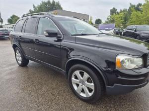 Black Volvo XC90 2011 in Utena, with an engine capacity of 2.40 L and mileage of 286 thousand km for 9550 €, photo 5 on AUTOMOTO.COM.LV