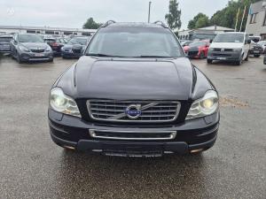 Black Volvo XC90 2011 in Utena, with an engine capacity of 2.40 L and mileage of 286 thousand km for 9550 €, photo 6 on AUTOMOTO.COM.LV