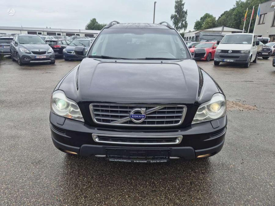 Black Volvo XC90 2011 in Utena, with an engine capacity of 2.40 L and mileage of 286 thousand km for 9550 €, photo 6 on AUTOMOTO.COM.LV