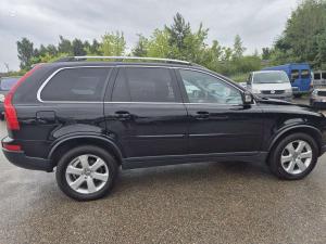 Black Volvo XC90 2011 in Utena, with an engine capacity of 2.40 L and mileage of 286 thousand km for 9550 €, photo 7 on AUTOMOTO.COM.LV