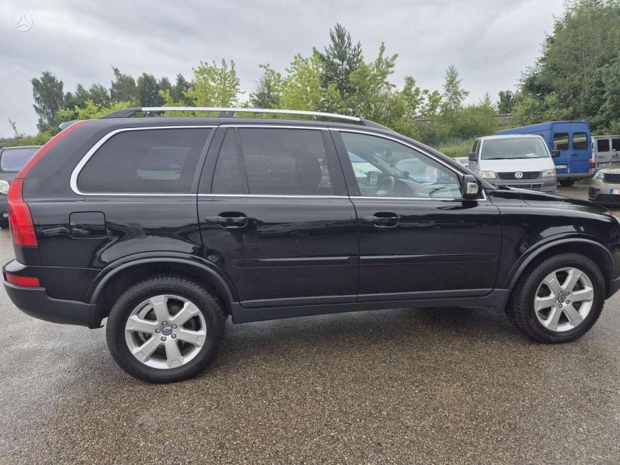 Black Volvo XC90 2011 in Utena, with an engine capacity of 2.40 L and mileage of 286 thousand km for 9550 €, photo 7 on AUTOMOTO.COM.LV