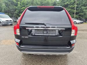 Black Volvo XC90 2011 in Utena, with an engine capacity of 2.40 L and mileage of 286 thousand km for 9550 €, photo 9 on AUTOMOTO.COM.LV