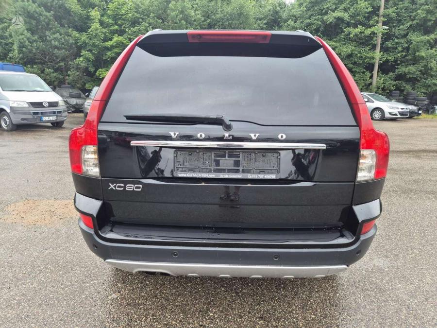 Black Volvo XC90 2011 in Utena, with an engine capacity of 2.40 L and mileage of 286 thousand km for 9550 €, photo 9 on AUTOMOTO.COM.LV