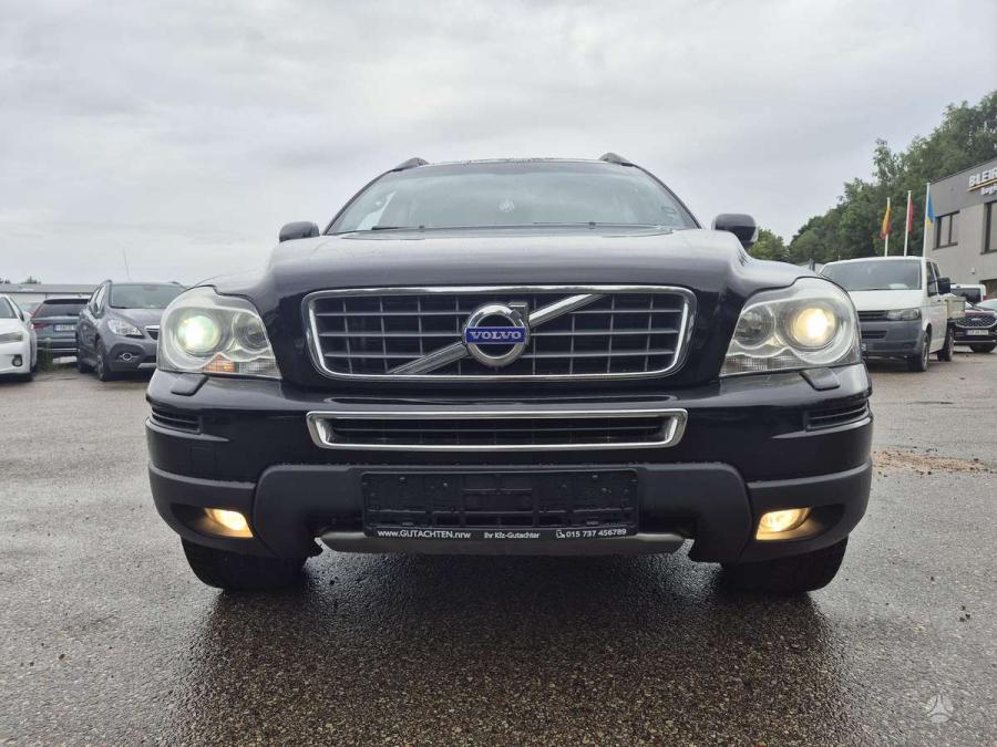Black Volvo XC90 2011 in Utena, with an engine capacity of 2.40 L and mileage of 286 thousand km for 9550 €, photo 10 on AUTOMOTO.COM.LV