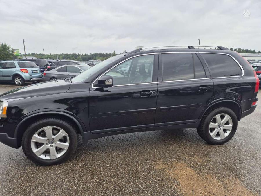 Black Volvo XC90 2011 in Utena, with an engine capacity of 2.40 L and mileage of 286 thousand km for 9550 €, photo 11 on AUTOMOTO.COM.LV
