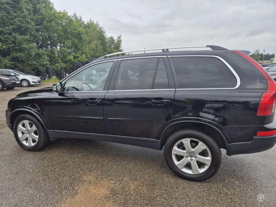 Black Volvo XC90 2011 in Utena, with an engine capacity of 2.40 L and mileage of 286 thousand km for 9550 €, photo 12 on AUTOMOTO.COM.LV