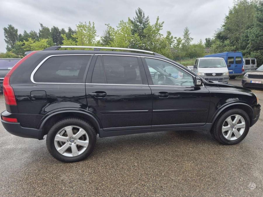 Black Volvo XC90 2011 in Utena, with an engine capacity of 2.40 L and mileage of 286 thousand km for 9550 €, photo 13 on AUTOMOTO.COM.LV