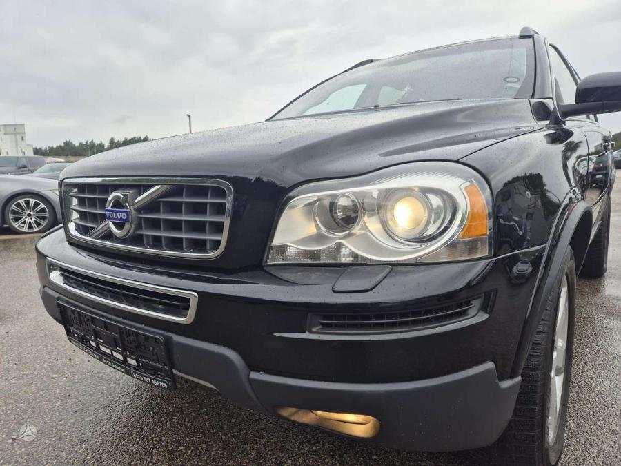 Black Volvo XC90 2011 in Utena, with an engine capacity of 2.40 L and mileage of 286 thousand km for 9550 €, photo 14 on AUTOMOTO.COM.LV