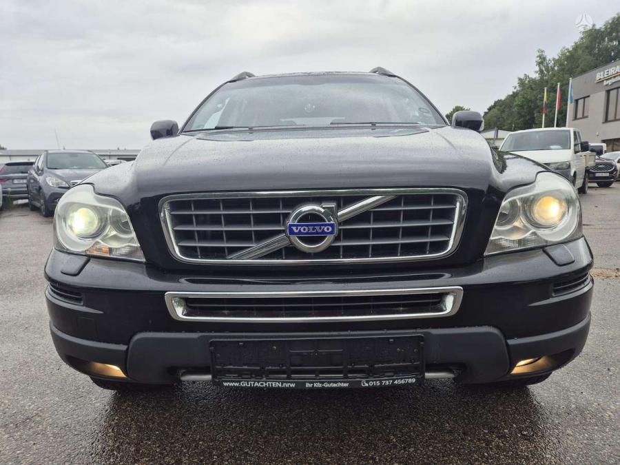 Black Volvo XC90 2011 in Utena, with an engine capacity of 2.40 L and mileage of 286 thousand km for 9550 €, photo 15 on AUTOMOTO.COM.LV