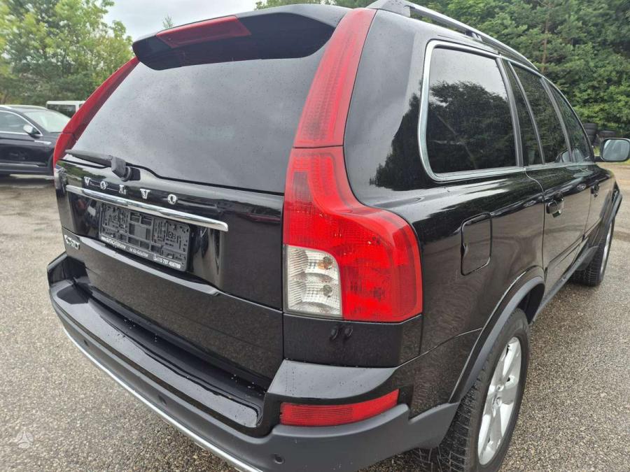 Black Volvo XC90 2011 in Utena, with an engine capacity of 2.40 L and mileage of 286 thousand km for 9550 €, photo 16 on AUTOMOTO.COM.LV