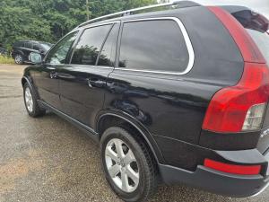 Black Volvo XC90 2011 in Utena, with an engine capacity of 2.40 L and mileage of 286 thousand km for 9550 €, photo 17 on AUTOMOTO.COM.LV