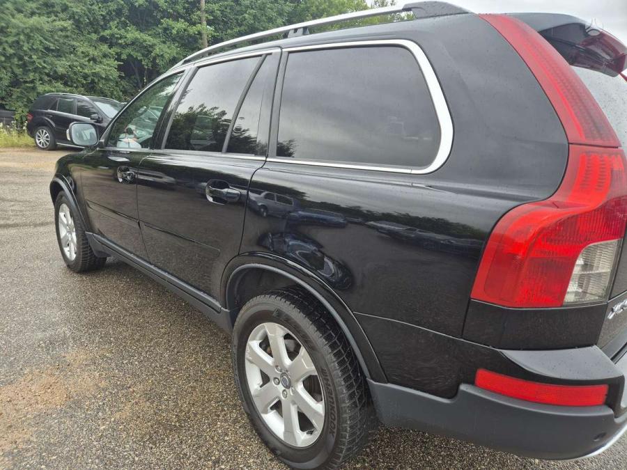 Black Volvo XC90 2011 in Utena, with an engine capacity of 2.40 L and mileage of 286 thousand km for 9550 €, photo 17 on AUTOMOTO.COM.LV