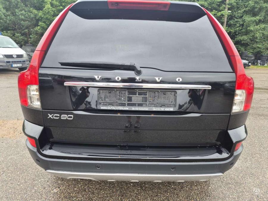 Black Volvo XC90 2011 in Utena, with an engine capacity of 2.40 L and mileage of 286 thousand km for 9550 €, photo 18 on AUTOMOTO.COM.LV