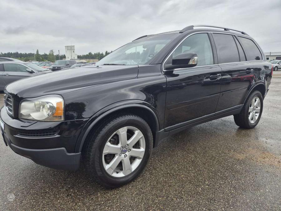 Black Volvo XC90 2011 in Utena, with an engine capacity of 2.40 L and mileage of 286 thousand km for 9550 €, photo 19 on AUTOMOTO.COM.LV