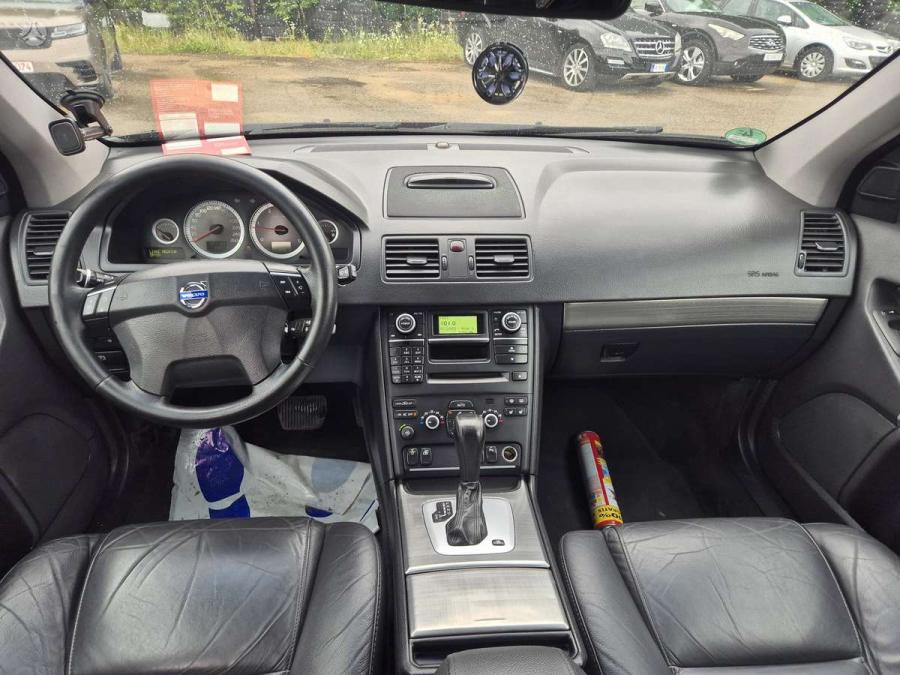 Black Volvo XC90 2011 in Utena, with an engine capacity of 2.40 L and mileage of 286 thousand km for 9550 €, photo 20 on AUTOMOTO.COM.LV