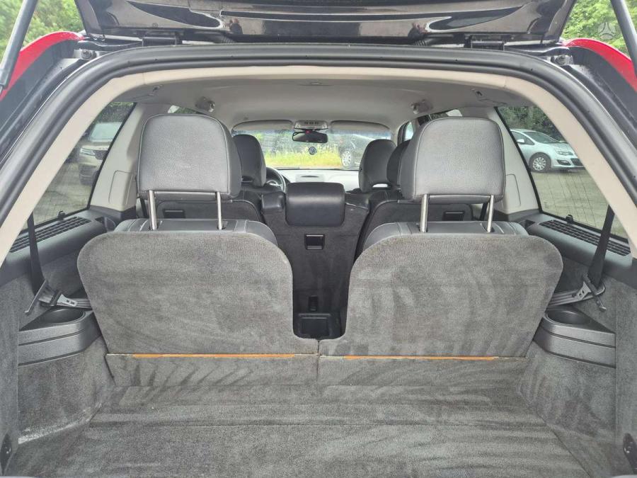 Black Volvo XC90 2011 in Utena, with an engine capacity of 2.40 L and mileage of 286 thousand km for 9550 €, photo 21 on AUTOMOTO.COM.LV