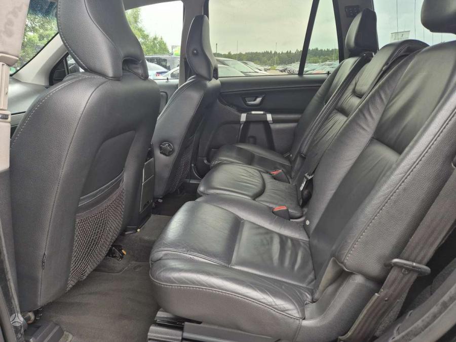 Black Volvo XC90 2011 in Utena, with an engine capacity of 2.40 L and mileage of 286 thousand km for 9550 €, photo 23 on AUTOMOTO.COM.LV