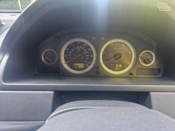 Melns Volvo XC90 2011 Šauļi, ar dzinēja tilpumu 2.40 L un nobraukumu 237 tūkst. km par 2600 €, foto 10 vietnē AUTOMOTO.COM.LV