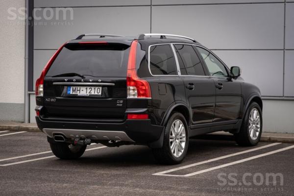 Black Volvo XC90 2011 in Riga, with an engine capacity of 2.40 L and mileage of 356 thousand km for 8150 €, photo 4 on AUTOMOTO.COM.LV