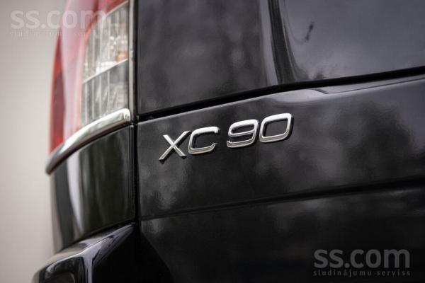 Black Volvo XC90 2011 in Riga, with an engine capacity of 2.40 L and mileage of 356 thousand km for 8150 €, photo 7 on AUTOMOTO.COM.LV