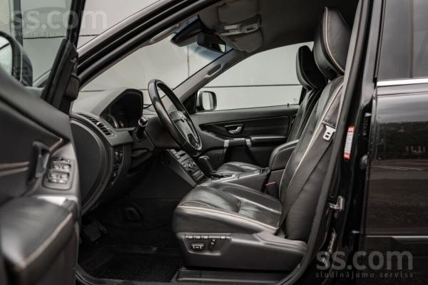 Black Volvo XC90 2011 in Riga, with an engine capacity of 2.40 L and mileage of 356 thousand km for 8150 €, photo 9 on AUTOMOTO.COM.LV