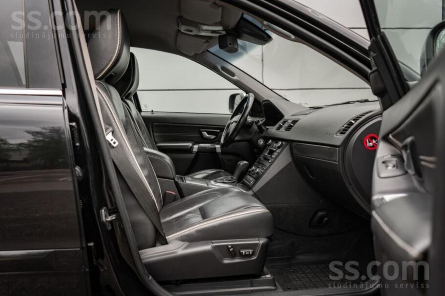 Melns Volvo XC90 2011 Rīga, ar dzinēja tilpumu 2.40 L un nobraukumu 356 tūkst. km par 8150 €, foto 12 vietnē AUTOMOTO.COM.LV
