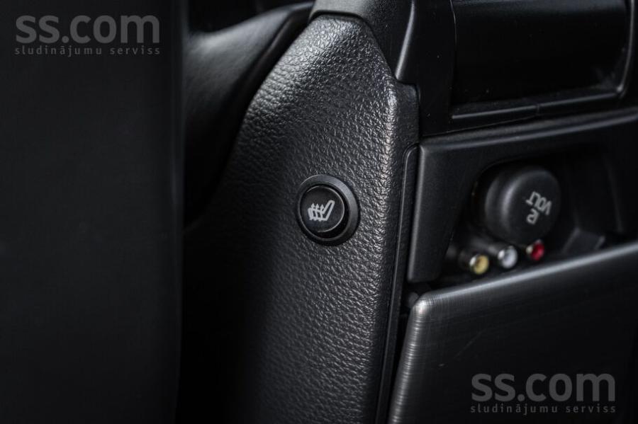Melns Volvo XC90 2011 Rīga, ar dzinēja tilpumu 2.40 L un nobraukumu 356 tūkst. km par 8150 €, foto 17 vietnē AUTOMOTO.COM.LV