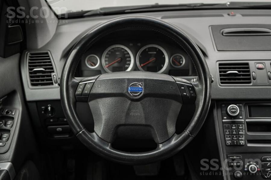 Melns Volvo XC90 2011 Rīga, ar dzinēja tilpumu 2.40 L un nobraukumu 356 tūkst. km par 8150 €, foto 22 vietnē AUTOMOTO.COM.LV