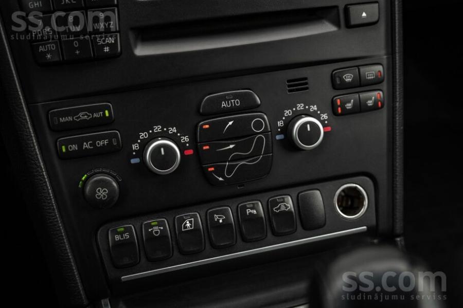 Melns Volvo XC90 2011 Rīga, ar dzinēja tilpumu 2.40 L un nobraukumu 356 tūkst. km par 8150 €, foto 26 vietnē AUTOMOTO.COM.LV
