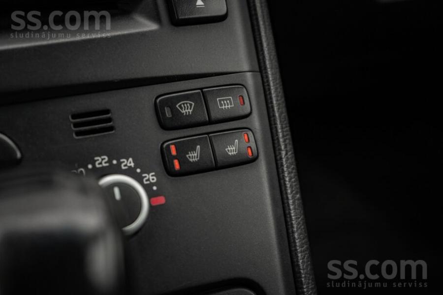 Melns Volvo XC90 2011 Rīga, ar dzinēja tilpumu 2.40 L un nobraukumu 356 tūkst. km par 8150 €, foto 27 vietnē AUTOMOTO.COM.LV