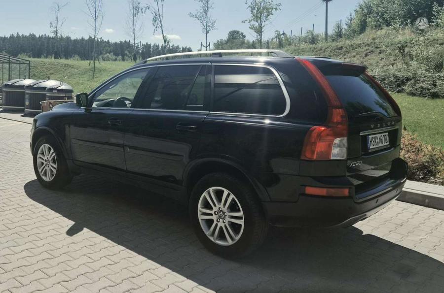 Black Volvo XC90 2011 in Vilnius, with an engine capacity of 2.40 L and mileage of 316 thousand km for 11400 €, photo 12 on AUTOMOTO.COM.LV