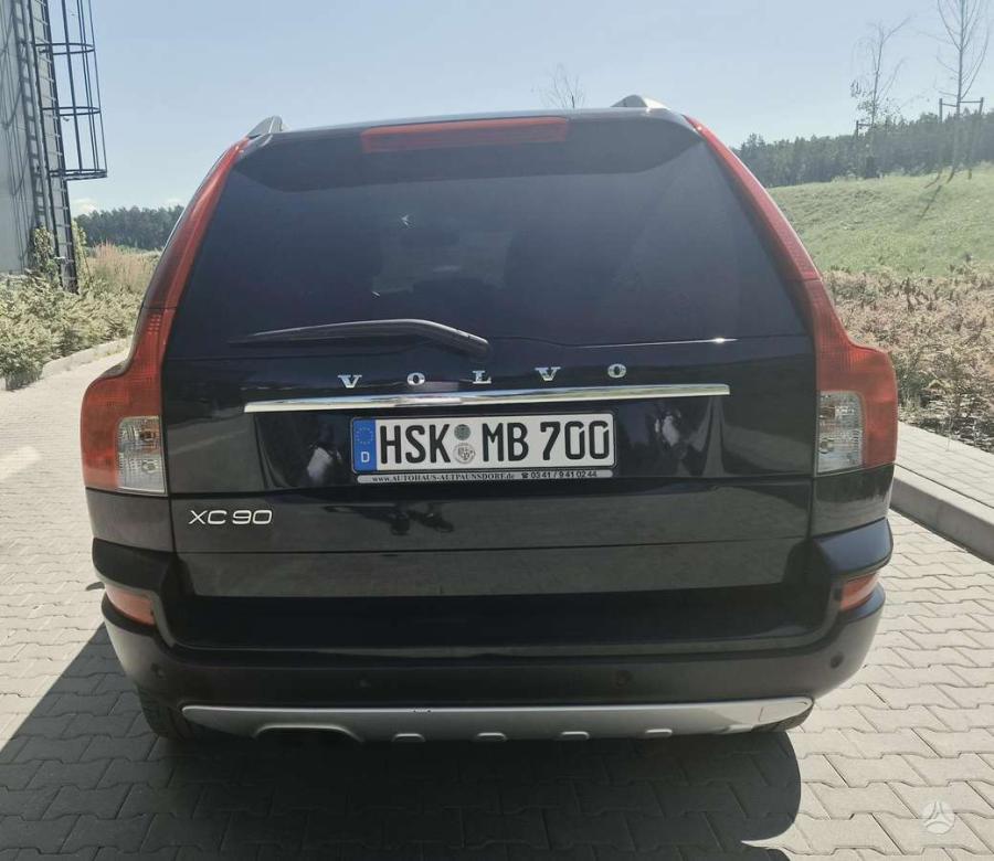 Black Volvo XC90 2011 in Vilnius, with an engine capacity of 2.40 L and mileage of 316 thousand km for 11400 €, photo 13 on AUTOMOTO.COM.LV