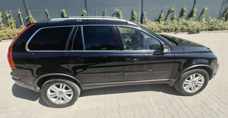 Black Volvo XC90 2011 in Vilnius, with an engine capacity of 2.40 L and mileage of 316 thousand km for 11400 €, photo 15 on AUTOMOTO.COM.LV