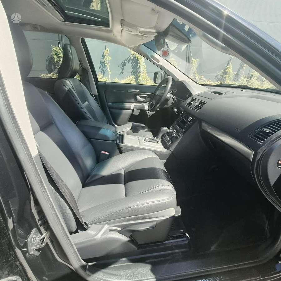 Black Volvo XC90 2011 in Vilnius, with an engine capacity of 2.40 L and mileage of 316 thousand km for 11400 €, photo 16 on AUTOMOTO.COM.LV