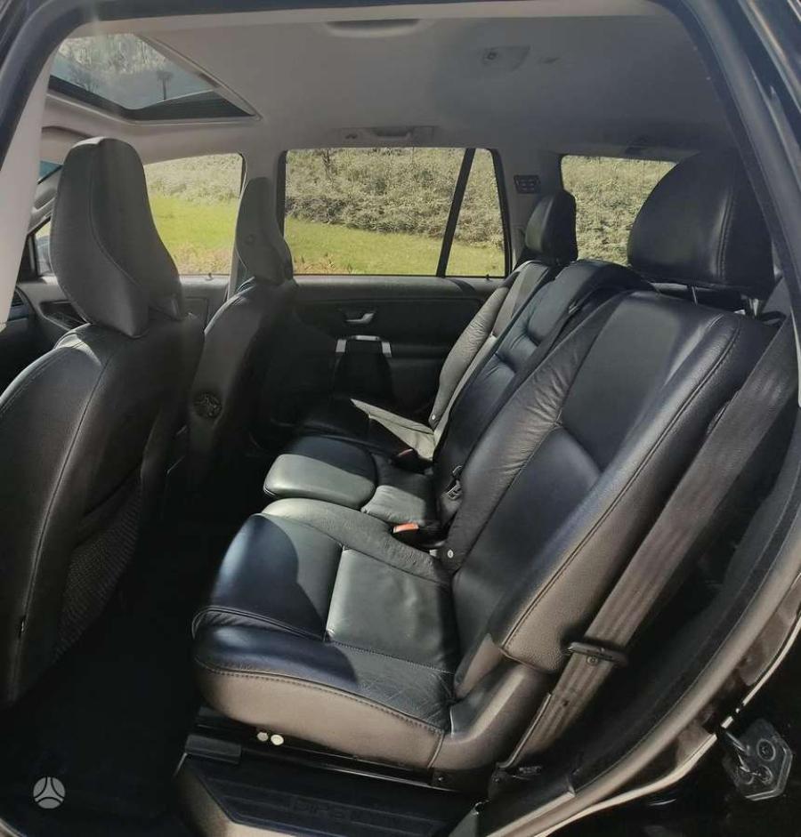 Black Volvo XC90 2011 in Vilnius, with an engine capacity of 2.40 L and mileage of 316 thousand km for 11400 €, photo 18 on AUTOMOTO.COM.LV