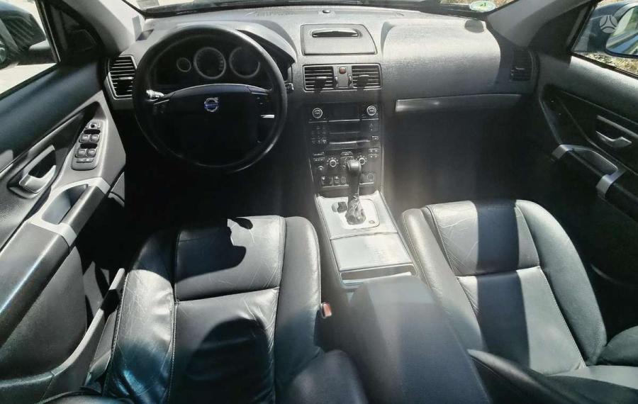 Black Volvo XC90 2011 in Vilnius, with an engine capacity of 2.40 L and mileage of 316 thousand km for 11400 €, photo 19 on AUTOMOTO.COM.LV