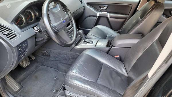 Melns Volvo XC90 2011 Kretinga, ar dzinēja tilpumu 2.40 L un nobraukumu 290 tūkst. km par 8200 €, foto 9 vietnē AUTOMOTO.COM.LV