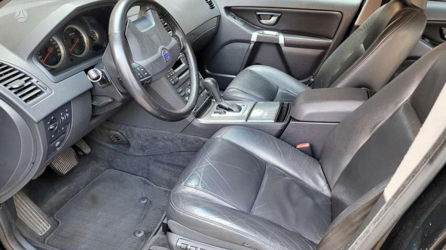 Melns Volvo XC90 2011 Kretinga, ar dzinēja tilpumu 2.40 L un nobraukumu 290 tūkst. km par 8200 €, foto 10 vietnē AUTOMOTO.COM.LV