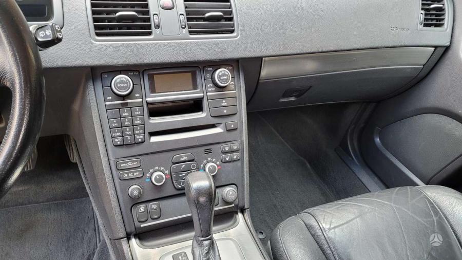 Melns Volvo XC90 2011 Kretinga, ar dzinēja tilpumu 2.40 L un nobraukumu 290 tūkst. km par 8200 €, foto 13 vietnē AUTOMOTO.COM.LV