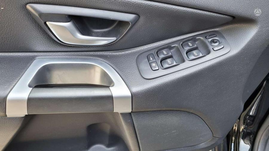Melns Volvo XC90 2011 Kretinga, ar dzinēja tilpumu 2.40 L un nobraukumu 290 tūkst. km par 8200 €, foto 15 vietnē AUTOMOTO.COM.LV