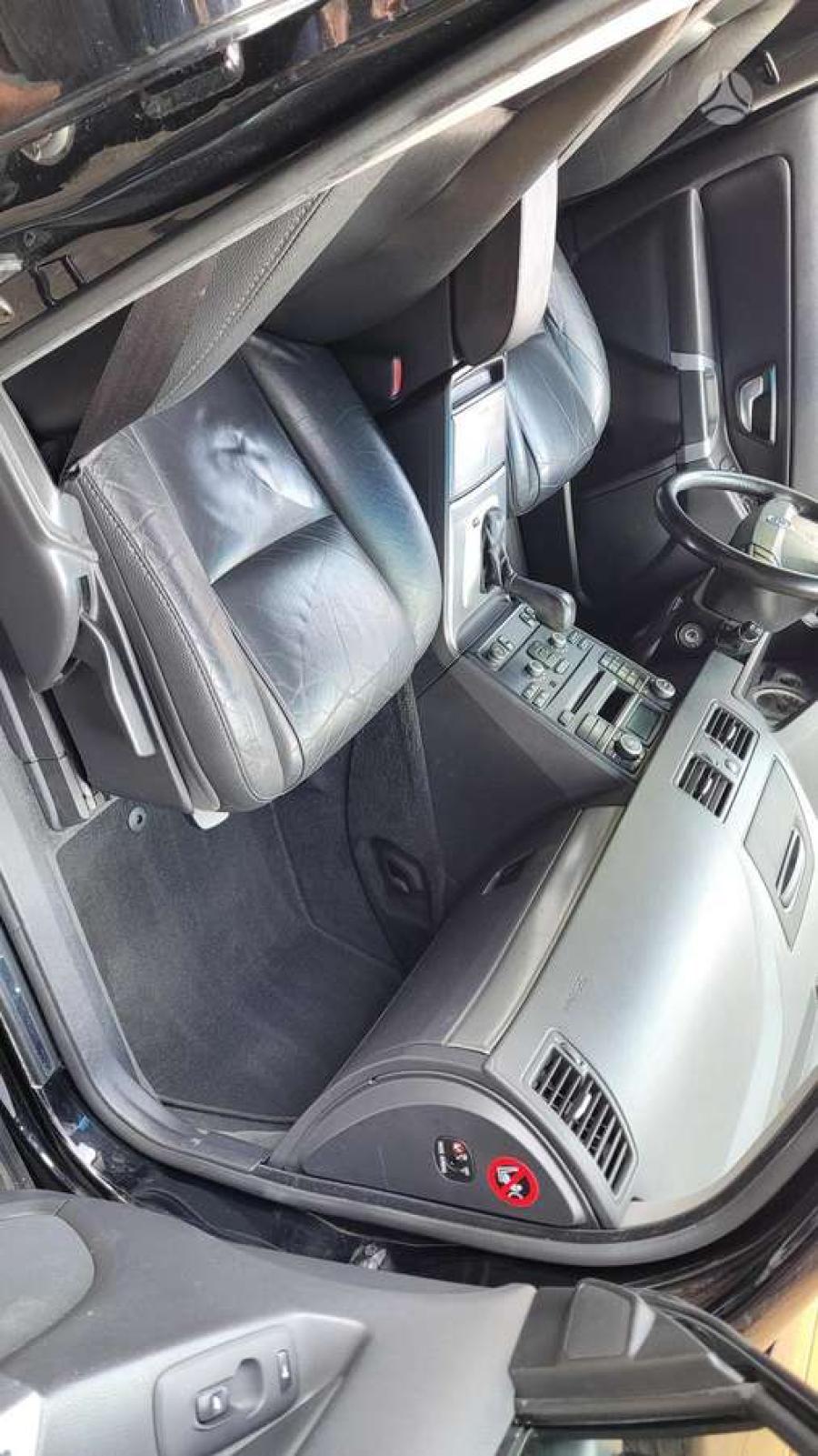 Melns Volvo XC90 2011 Kretinga, ar dzinēja tilpumu 2.40 L un nobraukumu 290 tūkst. km par 8200 €, foto 22 vietnē AUTOMOTO.COM.LV