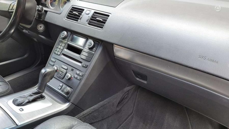 Melns Volvo XC90 2011 Kretinga, ar dzinēja tilpumu 2.40 L un nobraukumu 290 tūkst. km par 8200 €, foto 23 vietnē AUTOMOTO.COM.LV