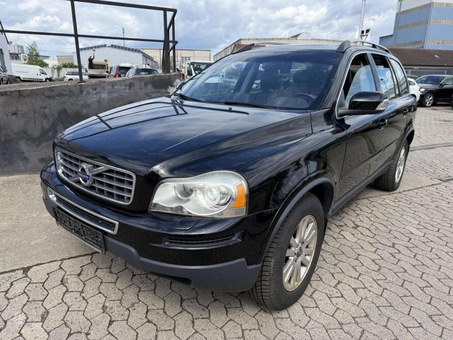 Black Volvo XC90 2011 in Marijampole, with an engine capacity of 2.40 L and mileage of 235 thousand km for 9499 €, photo 3 on AUTOMOTO.COM.LV